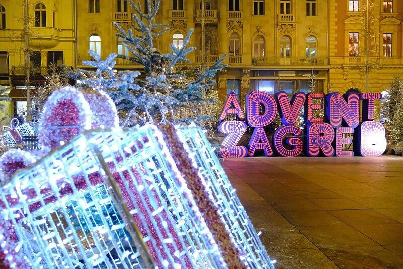 Otvoren je Advent u Zagrebu: Pogledajte kako izgledaju poznate lokacije ...
